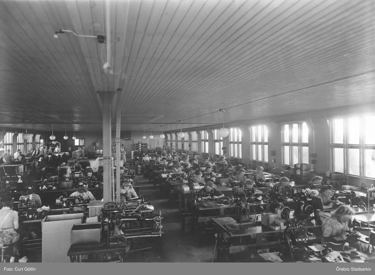 Sömmerskor i fabrik, 1940-tal - Örebro Stadsarkiv / DigitaltMuseum