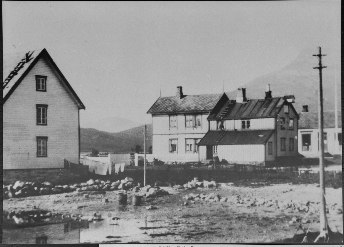 Bygninger på Skjærran på Evenskjer. - Sør-Troms Museum / DigitaltMuseum