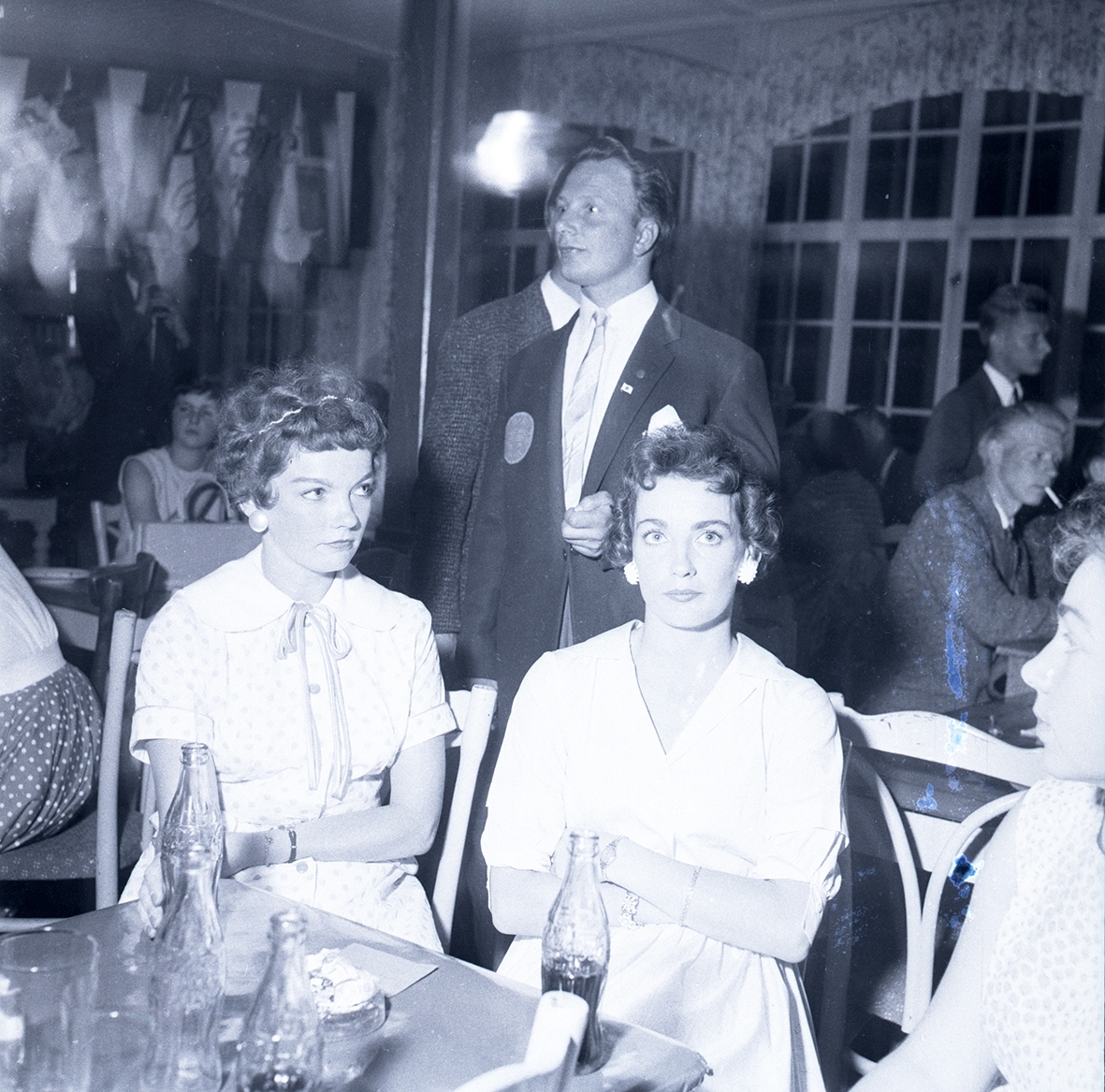 Restauranggäster på Restis. Restis var det dominerande nöjestället i ...