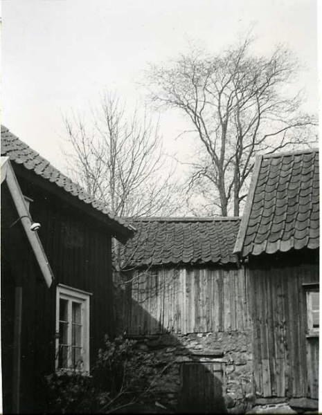 Selma Perssons gård, Rammberg, Älvsåker. Del av bostadshus till vänster ...