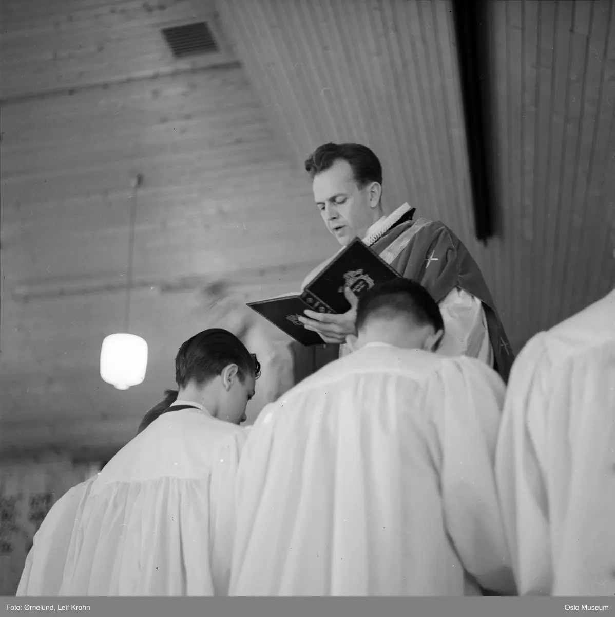 Konfirmasjon i Lambertseter kirke. - Oslo Museum / DigitaltMuseum