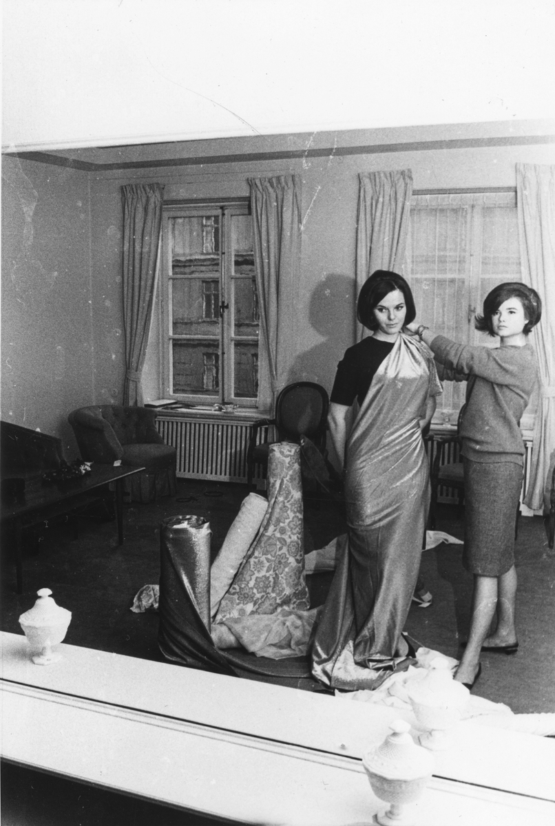 Siv Åberg, Fröken Sverige 1964. Utprovning av klänning inför Miss ...