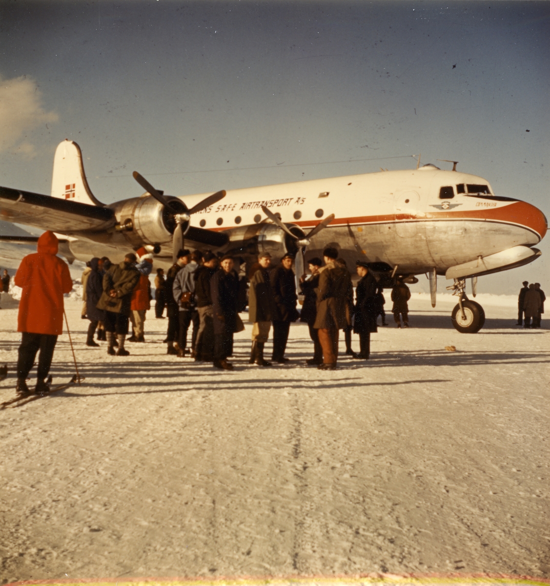 Fly har landet i Adventdalen - Svalbard museum / DigitaltMuseum