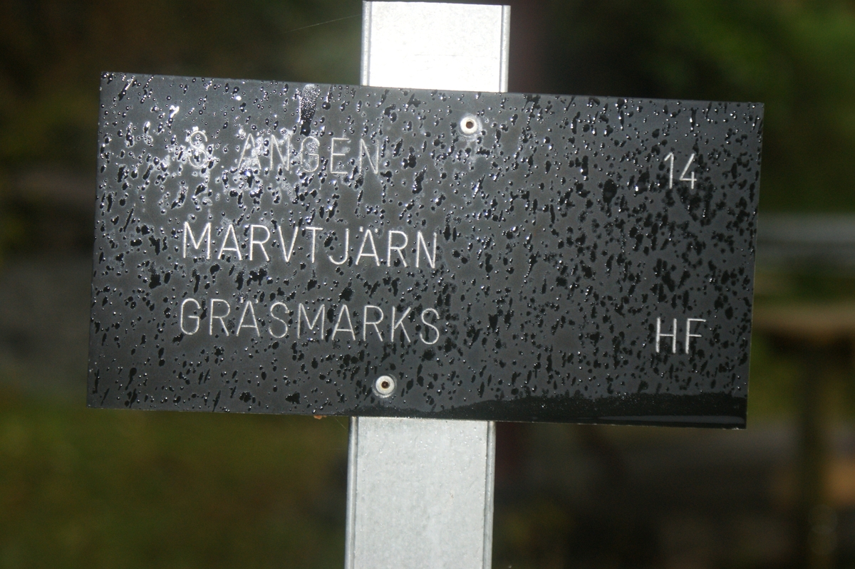 Skylt med texten S Ängen Marvtjärn Gräsmark 14 HF. - Värmlands Museum ...