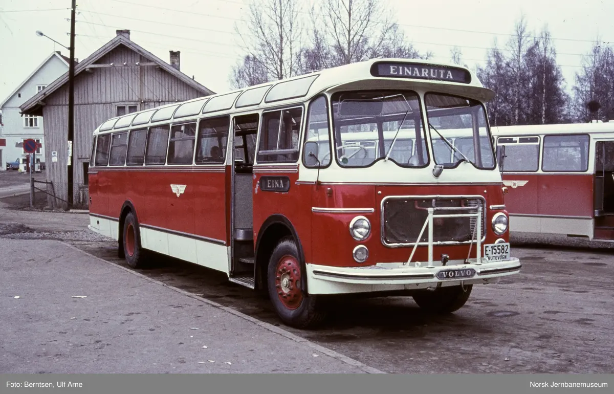 Rutebil med kjennemerke E-15582 tilhørende Vestoppland Bilselskap i ...