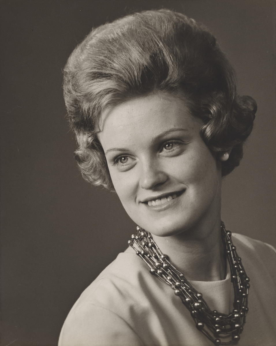 Portrett kvinne - Museene i Akershus / DigitaltMuseum