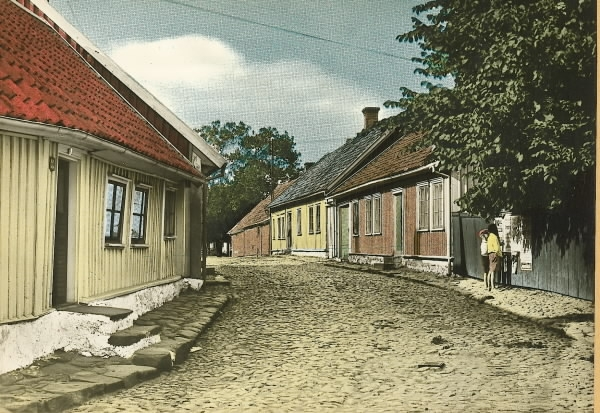 Kolorerat fotografi med motiv från Storgatan, Gamla stan, i Falkenberg ...