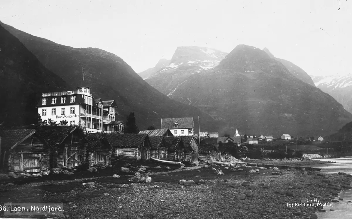 Loen hotell Nordfjord..Hotel Alexandra..Hotellet så slik ut mellom 1891 ...