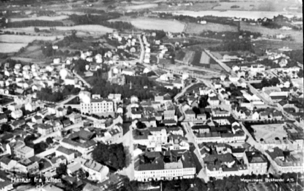 FLYFOTO HAMAR SENTRUM, STOR OVERSIKT - Anno Domkirkeodden / DigitaltMuseum