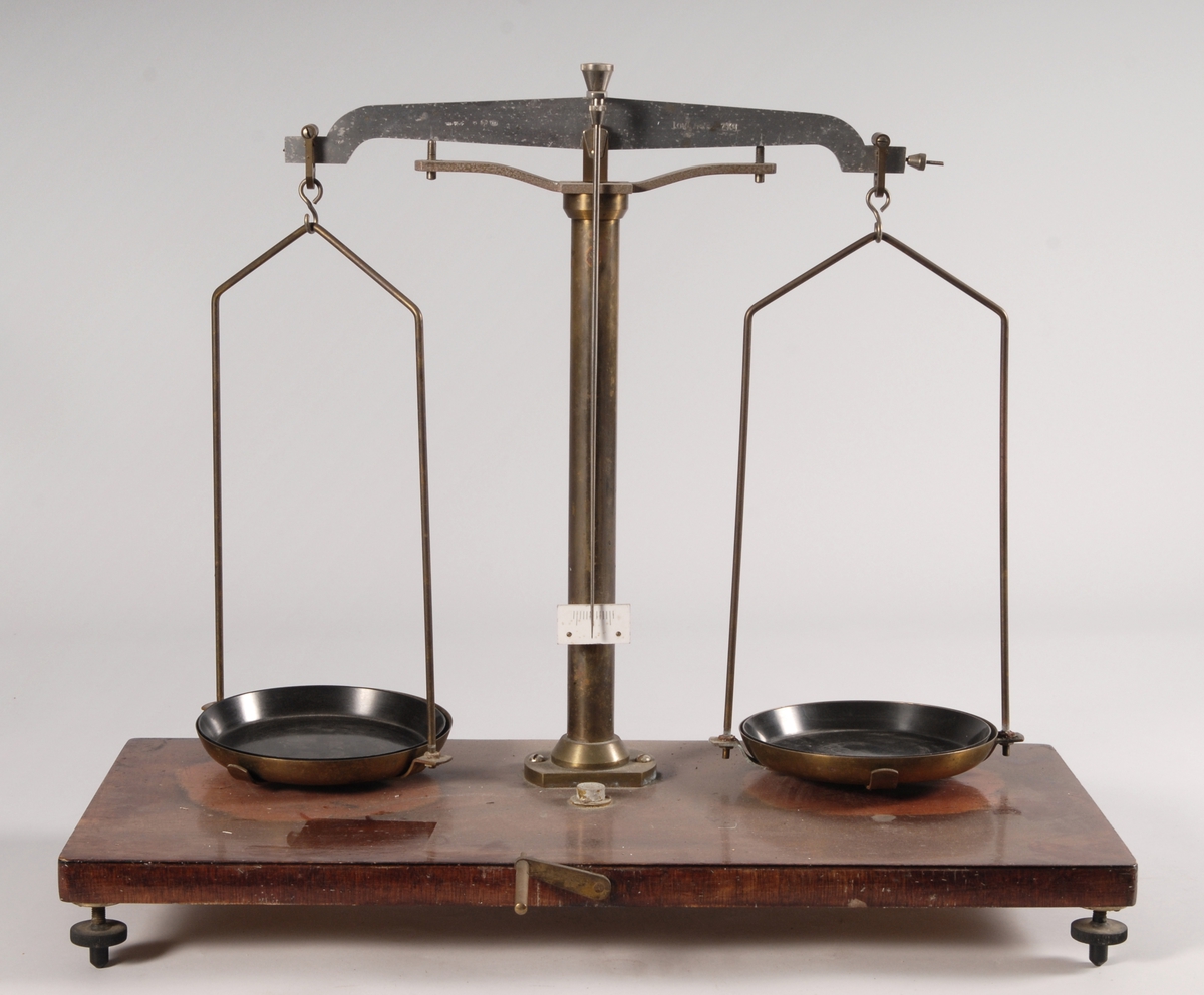 Vekt - Sverresborg Trøndelag Folkemuseum / DigitaltMuseum