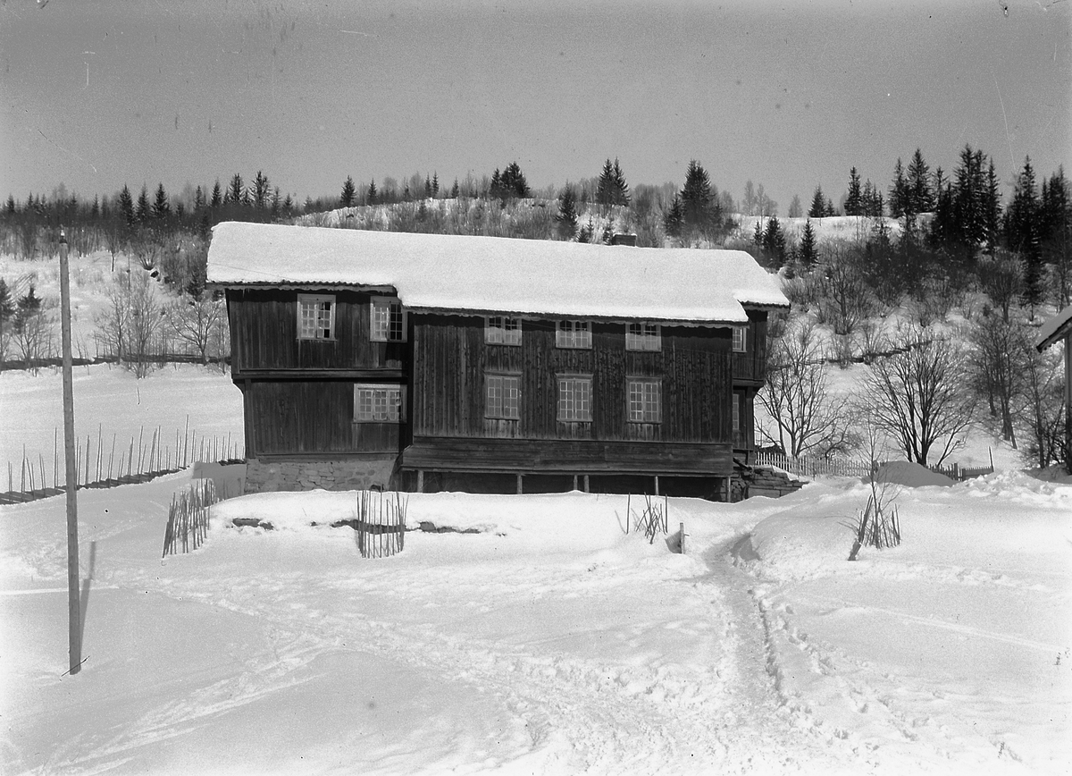 LILLE BOLSTAD GARD, RUDSHØGDA, FØR HUSET BLE FLYTTET TIL HEDMARKSMUSEET ...