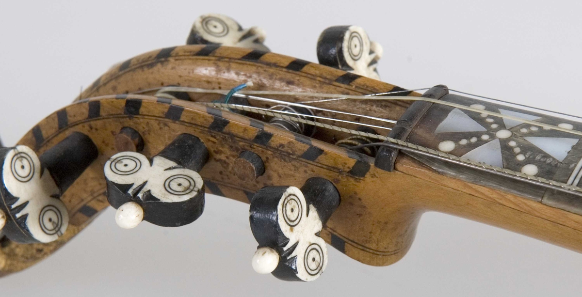 Hardingfele - Norsk Folkemuseum / DigitaltMuseum