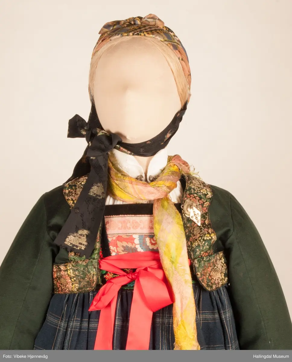 Bunad - Hallingdal Museum / DigitaltMuseum