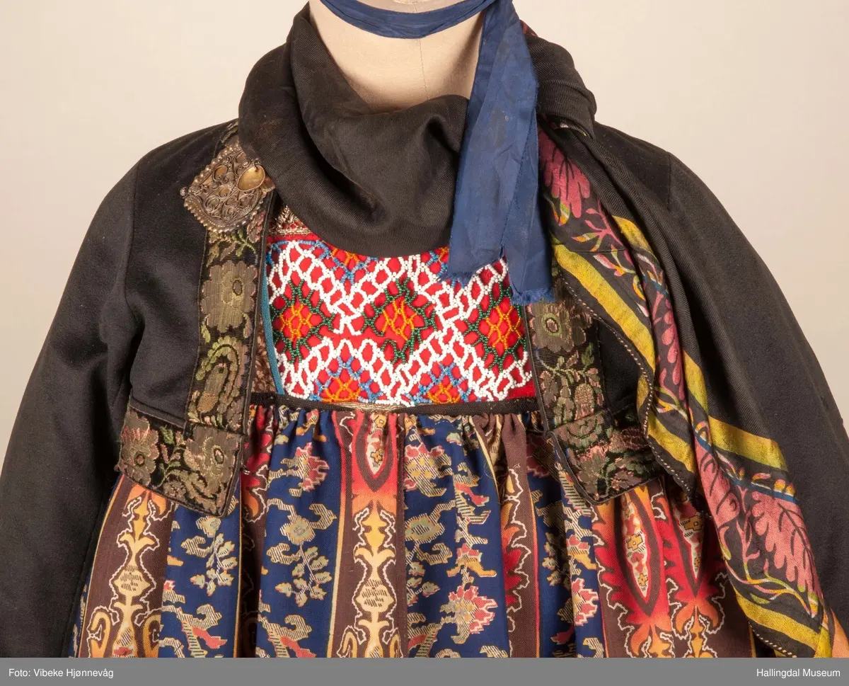 Bunad - Hallingdal Museum / DigitaltMuseum