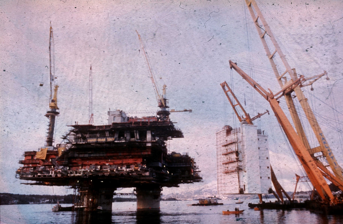 Statfjord_A sammensetting. boligkvarter på dekk. Stord Verft (nå Aker ...