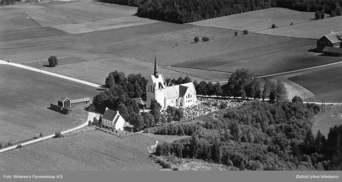 Flyfoto av Eidsberg kirke 1950. - Østfold fylkes billedarkiv ...