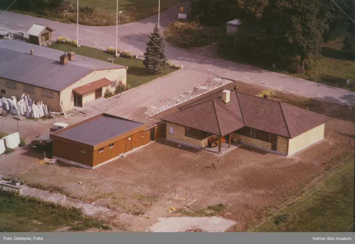 Bostadshus med valmtak och garage i Hagby socken. - Kalmar läns museum ...