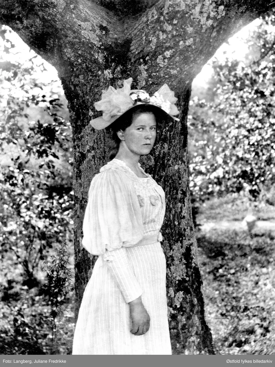 Portett av Sigrid Holm (f. 1879) datter av Louise Langberg (f. 1853) og ...