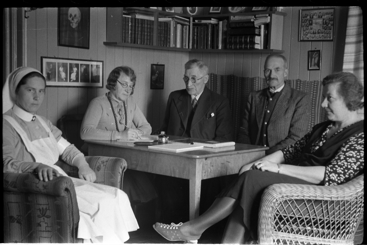 Styremøte på Labo Aldershjem september/oktober 1940. Personene fra ...