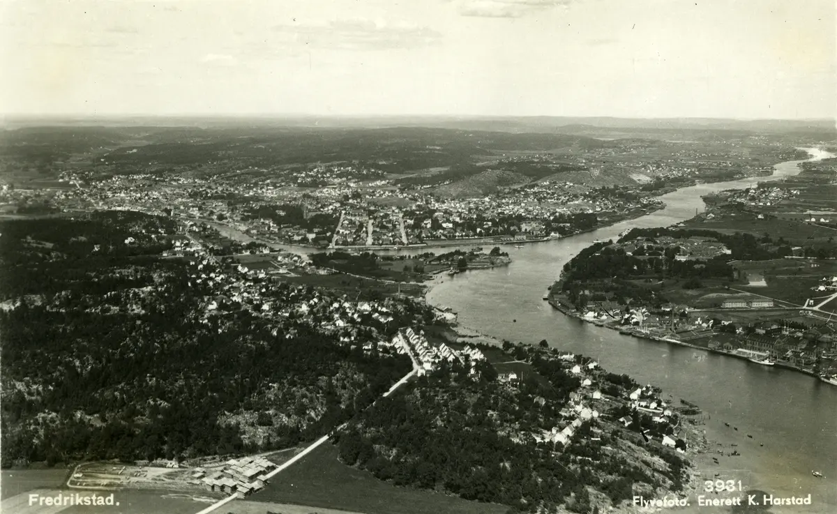 Fredrikstad. Glomma (Østerelva). Vestre Fredrikstad (på venstre side ...