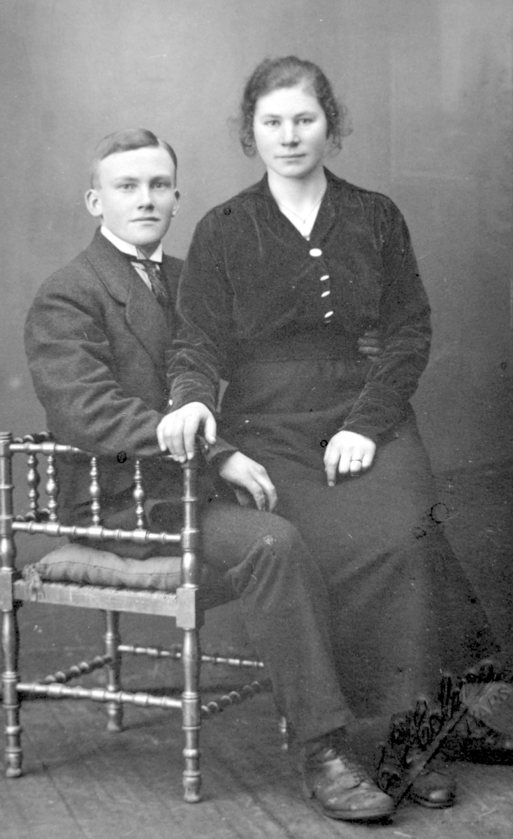 Brudebilde av Kristoffer Enoksen, Valvåg og Agnes Olsen, Stangnes ...