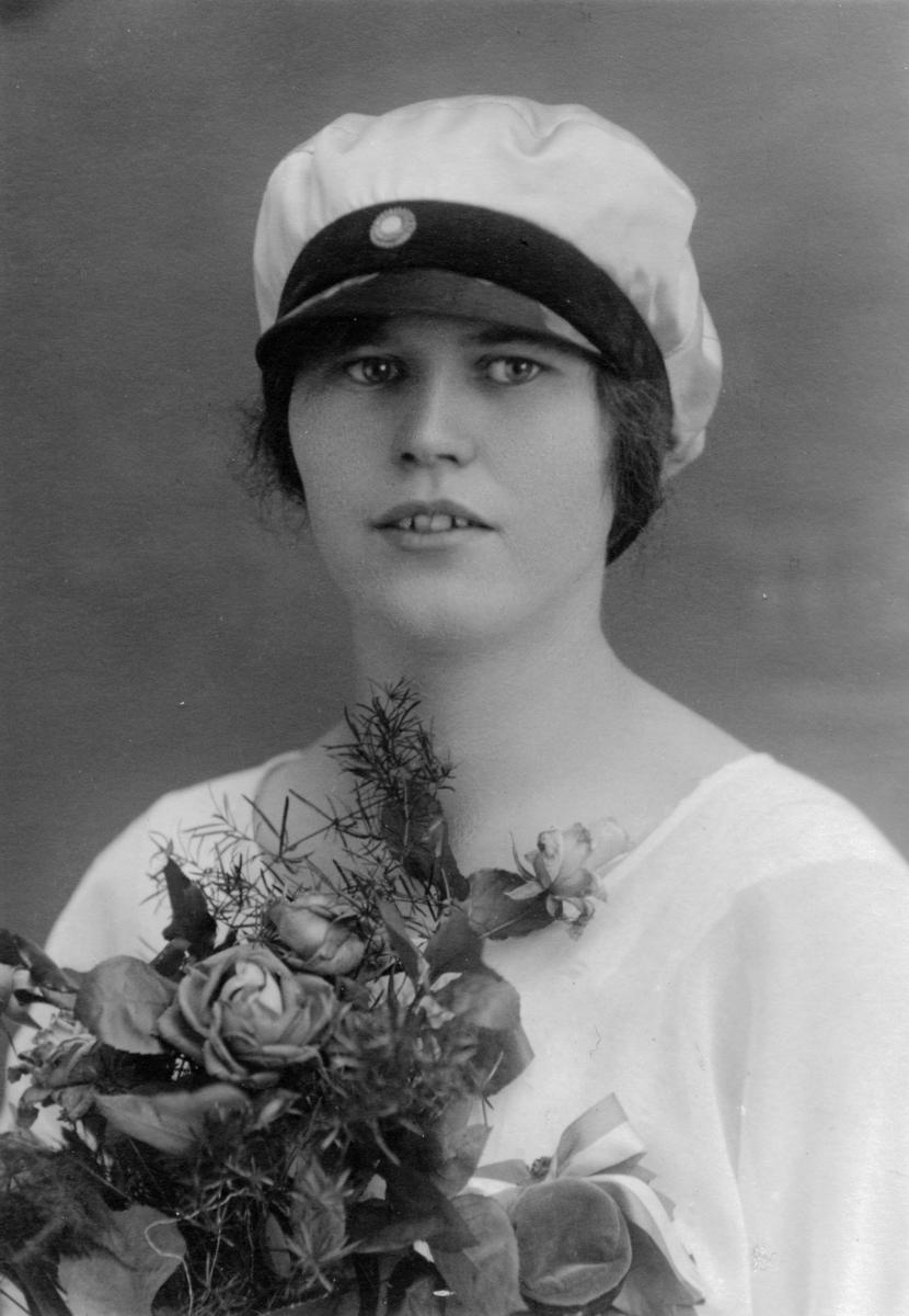 Ingrid Andersson som student 1925. Hon utbildade sig till sjuksköterska ...