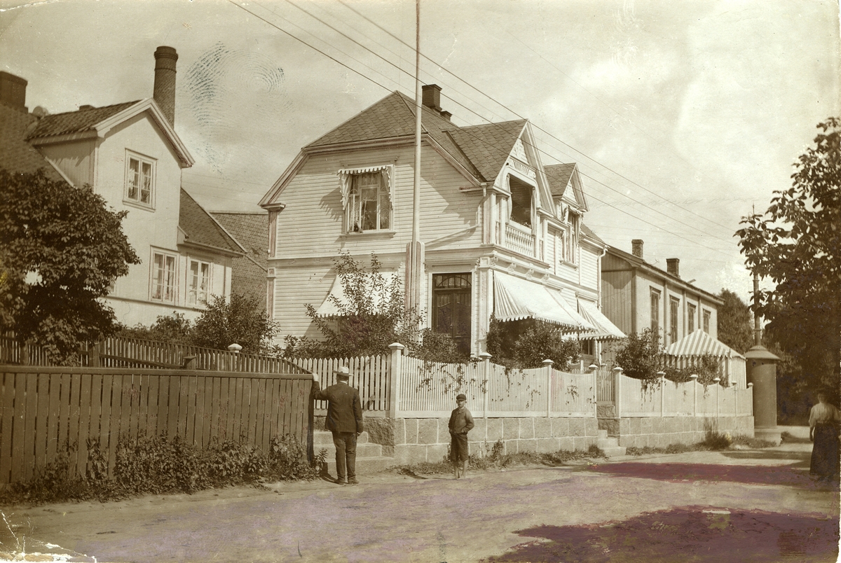 Fredrikstad. Vestsiden. Glemmengaten 55, midt på bildet (Wold-Hansens ...