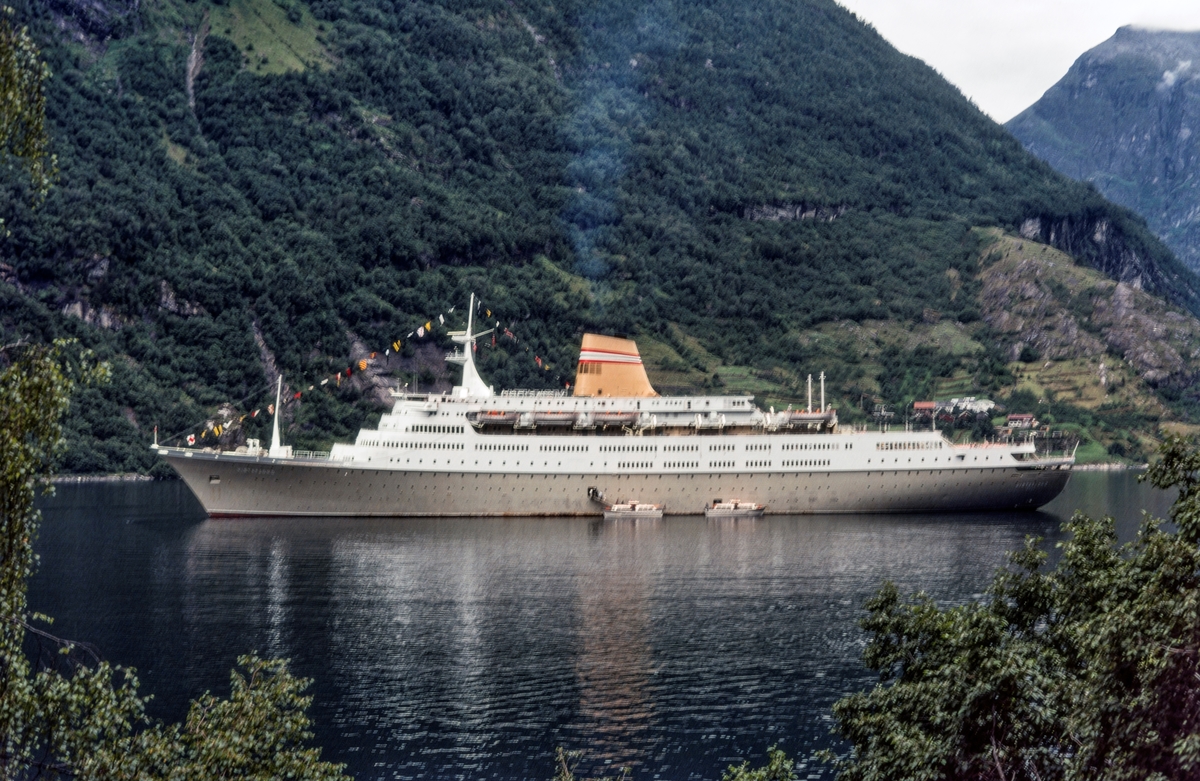 Cruiseskipet MS Vistafjord. - Museene i Akershus / DigitaltMuseum