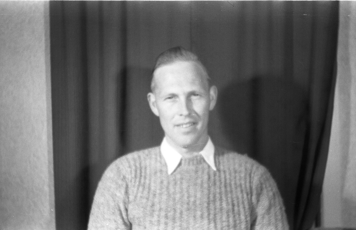 Johan Johansen - Portrett april/mai 1954. Fire bilder. - Mjøsmuseet ...