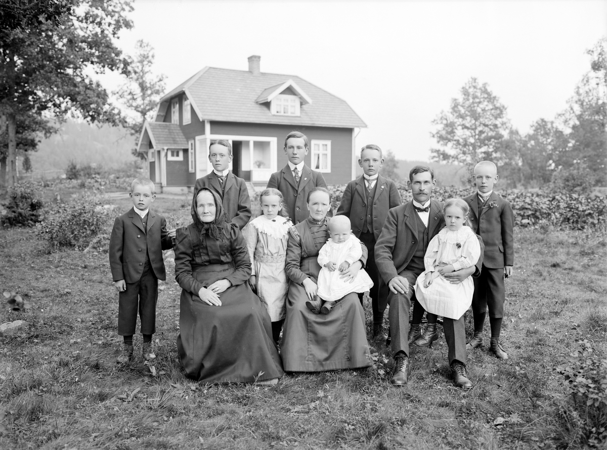 Familjen Andersson i Ukreda - Östergötlands museum / DigitaltMuseum