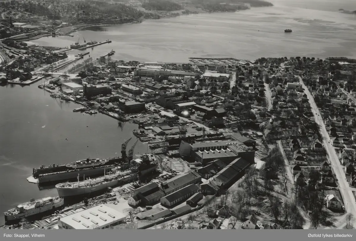 Flyfoto fra Moss sentrum 20. april 1961. Bilde viser utsnitt. - Østfold ...