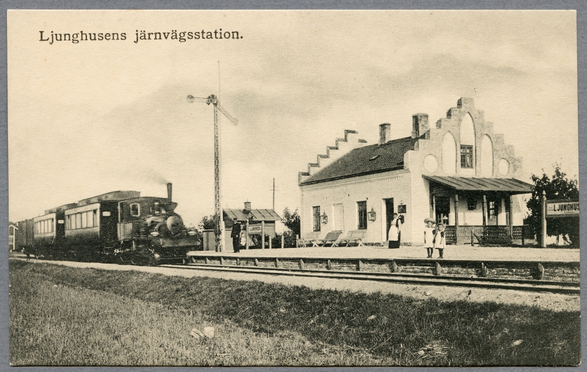 Ångtåg vid Ljunghusen station. - Järnvägsmuseet / DigitaltMuseum