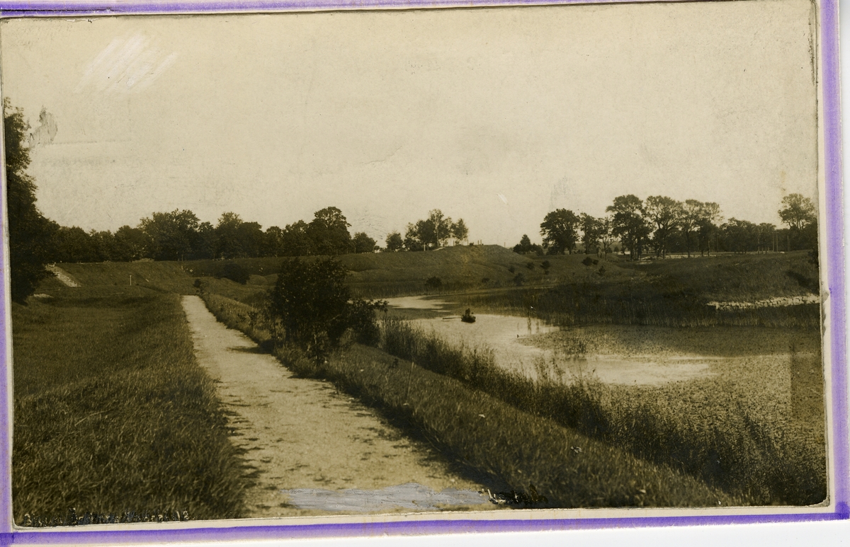 Fredrikstad, Østsiden, Vollene Festningsvoll, Vollgrav, (i bakgrunnen ...