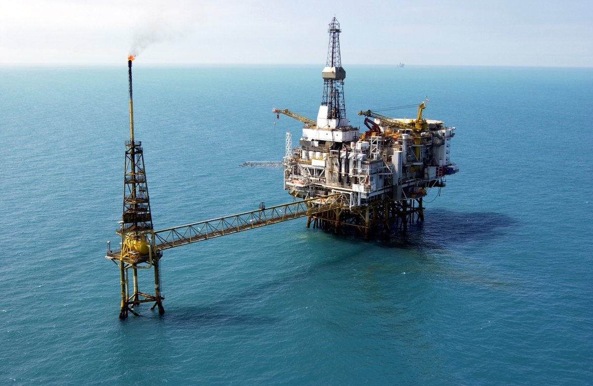 Eldfisk 2/7 Bravo med boretårn og flammetårn ute på gangbroen. - Norsk ...