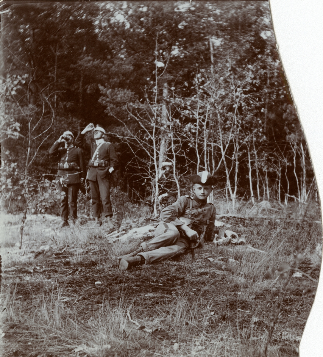 Soldater på fältövning. - Armémuseum / DigitaltMuseum