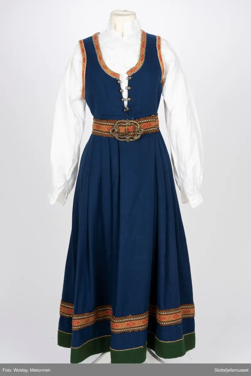 Bunad - Slottsfjellsmuseet / DigitaltMuseum