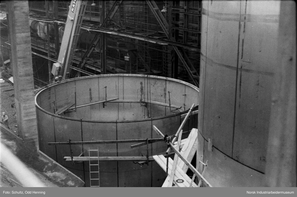 Det bygges nye tanker for salpetersyre. - Norsk Industriarbeidermuseum ...