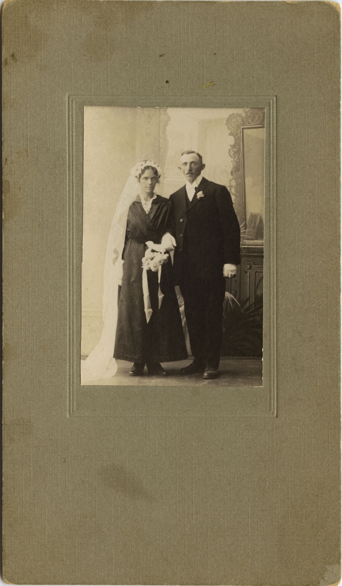 Bryllupsbilde av Jenny Larsdatter Grønsberg og Kristian Jacobsen ...