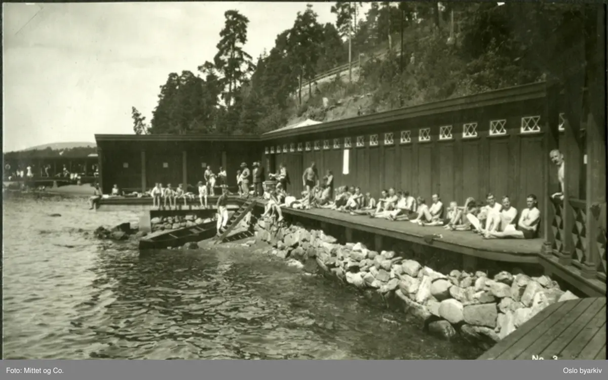 Nordstrand Bad. Litt av herrebadet. Damebadet i bakgrunden. - Oslo ...
