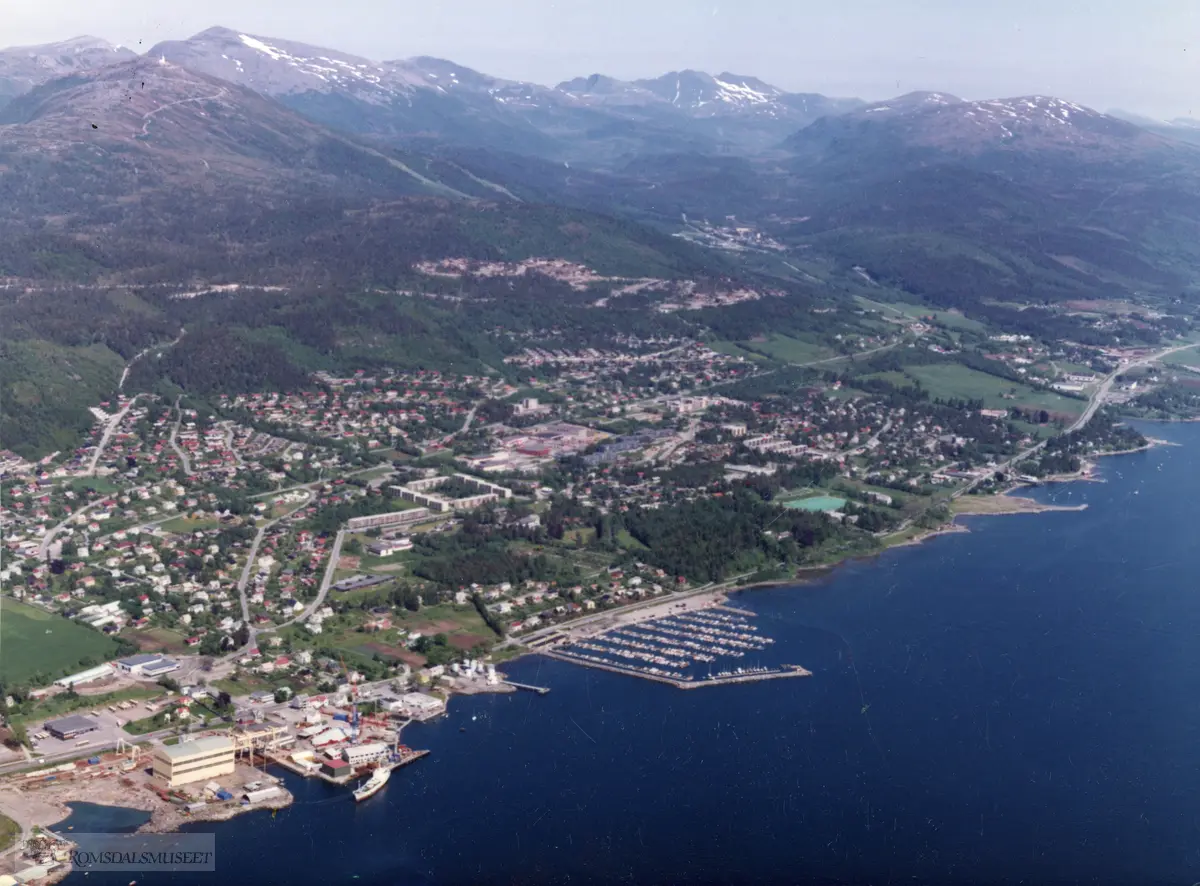 Med bla Bolsønes verft. Retiro, Bergmo. Tøndergård båthavn. Øverland ...
