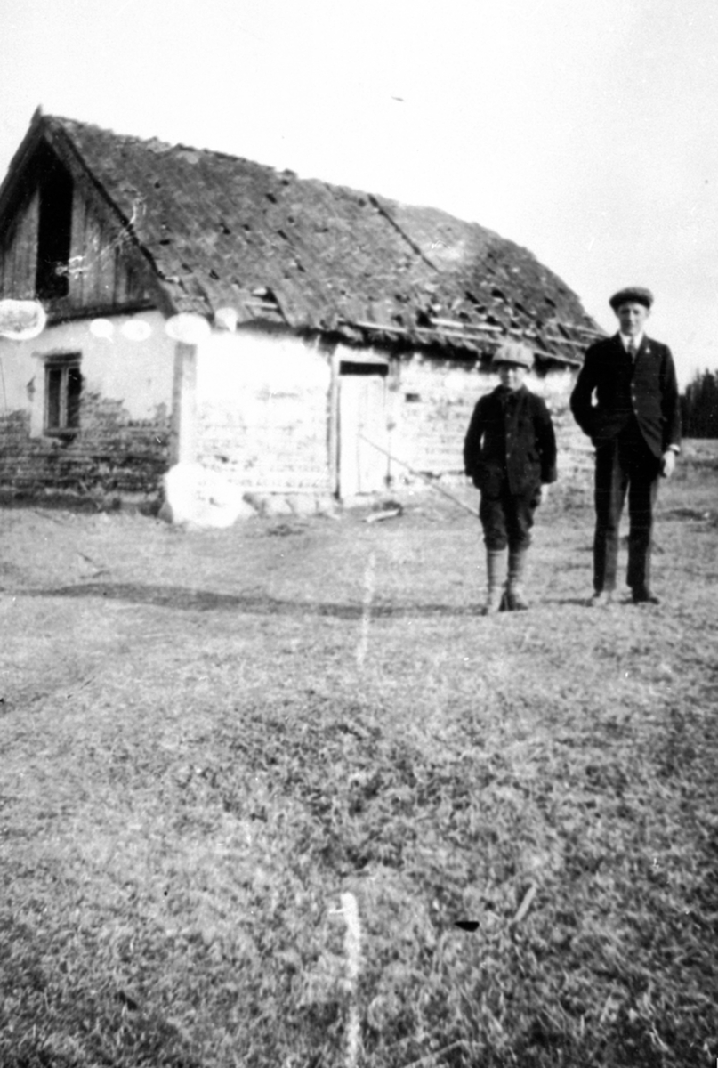 Marielund husmannsplass under Nerkvern, Brumunddal. Aksel Andersen ...