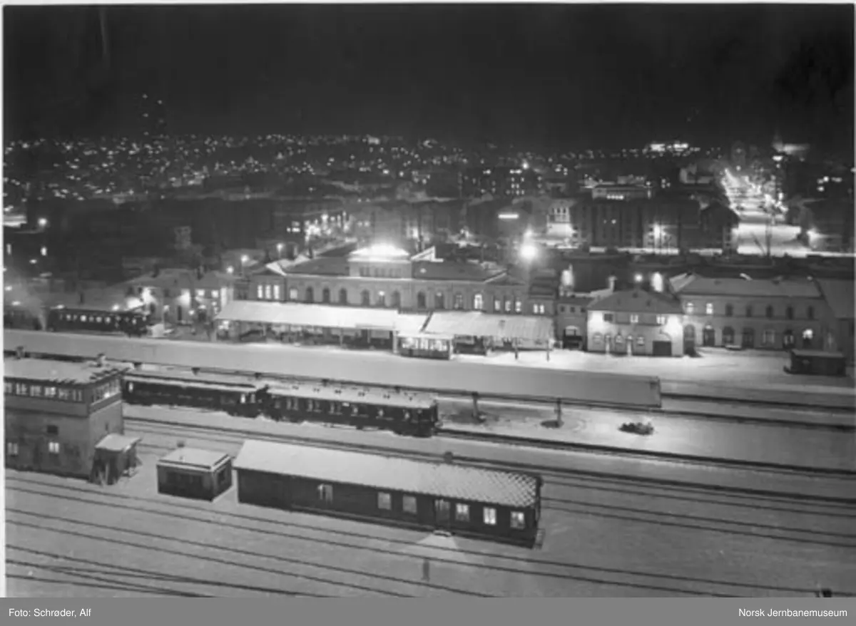 Oversiktsbilde over Trondheim stasjon med ny stasjonsbelysning - Norsk ...