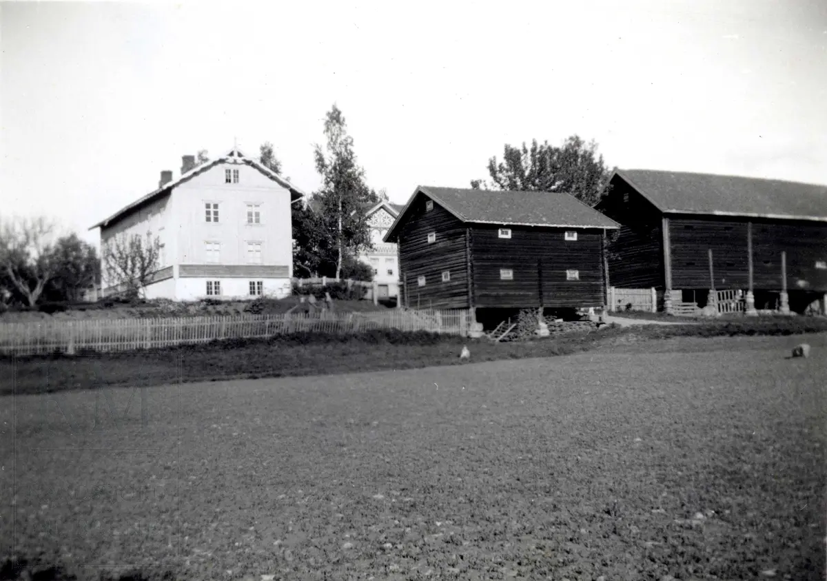 Mørtvedt gård i Gran - Hadeland Folkemuseum / DigitaltMuseum