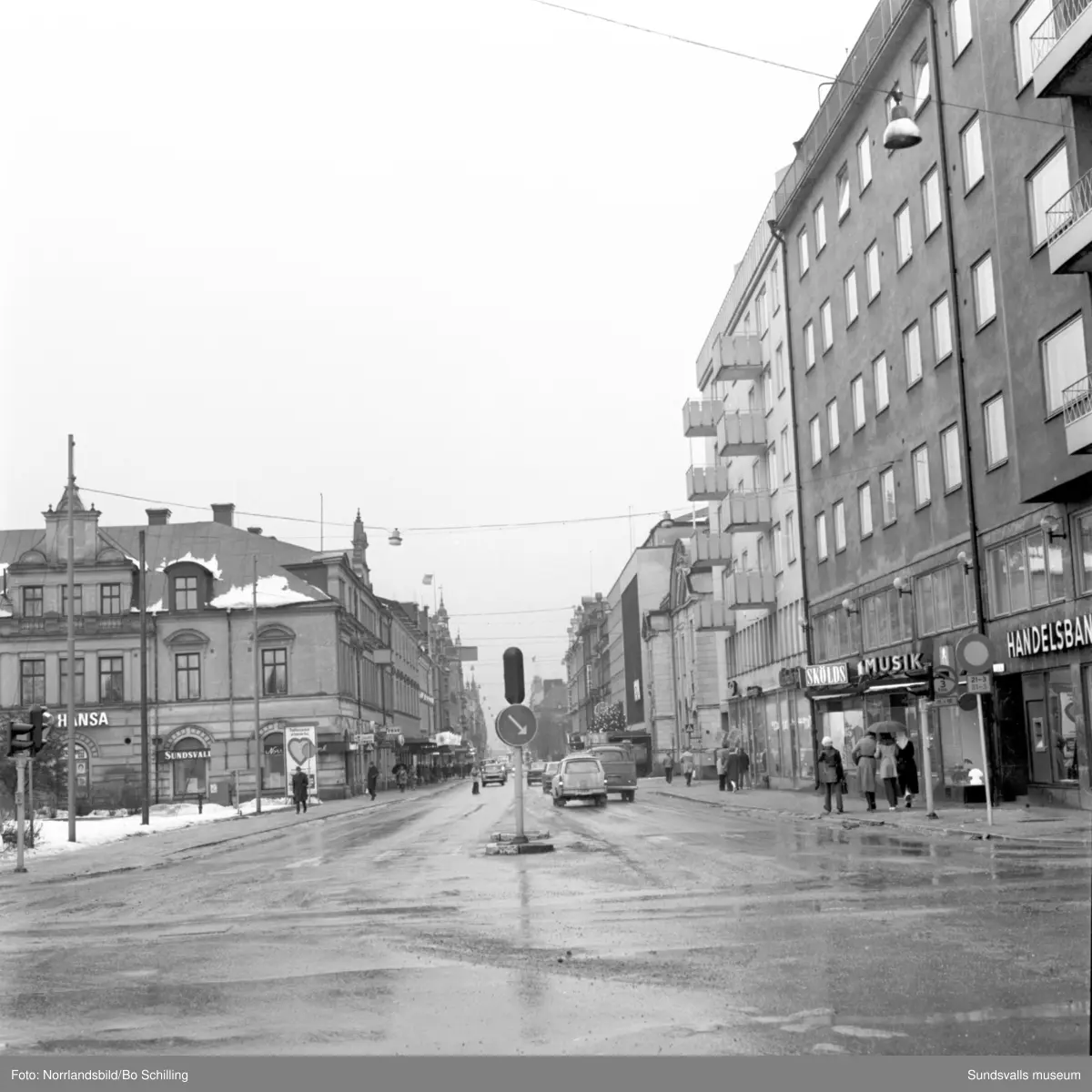 Kvarteret Penningen med gamla badhuset och museet ur olika vinklar och ...