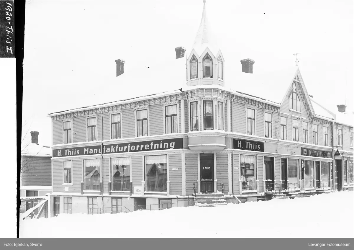 Myhre-hjørnet i Levanger By - Levanger Fotomuseum / DigitaltMuseum