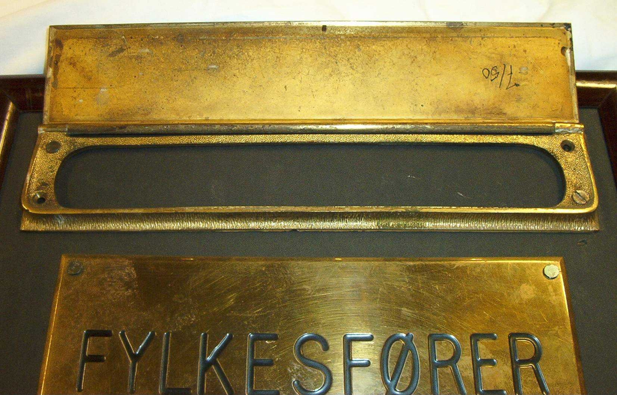 Postkasseskilt - Justismuseet / DigitaltMuseum