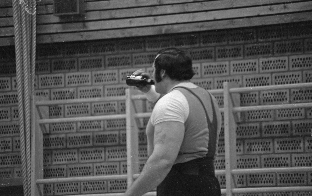 Torkel Ravndal i Haraldshallen - 1971 - Haugalandmuseet / DigitaltMuseum