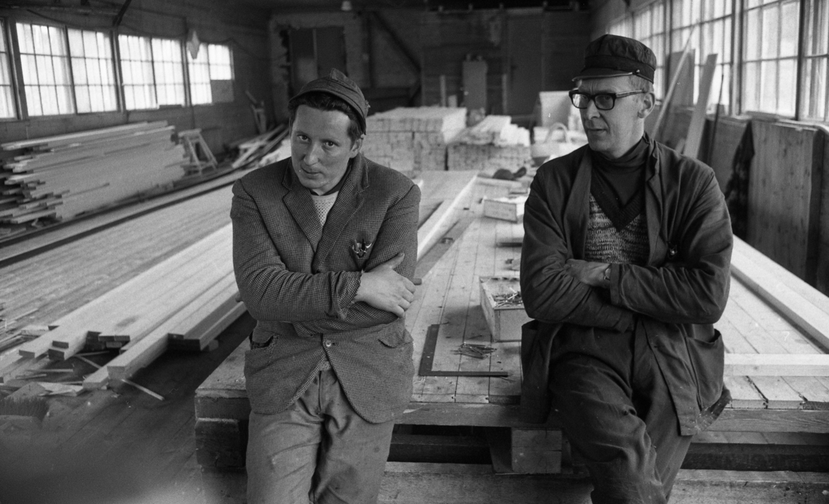 Sågverket, Skäret. Lennart Johansson med Rune Bergman. - Örebro läns ...