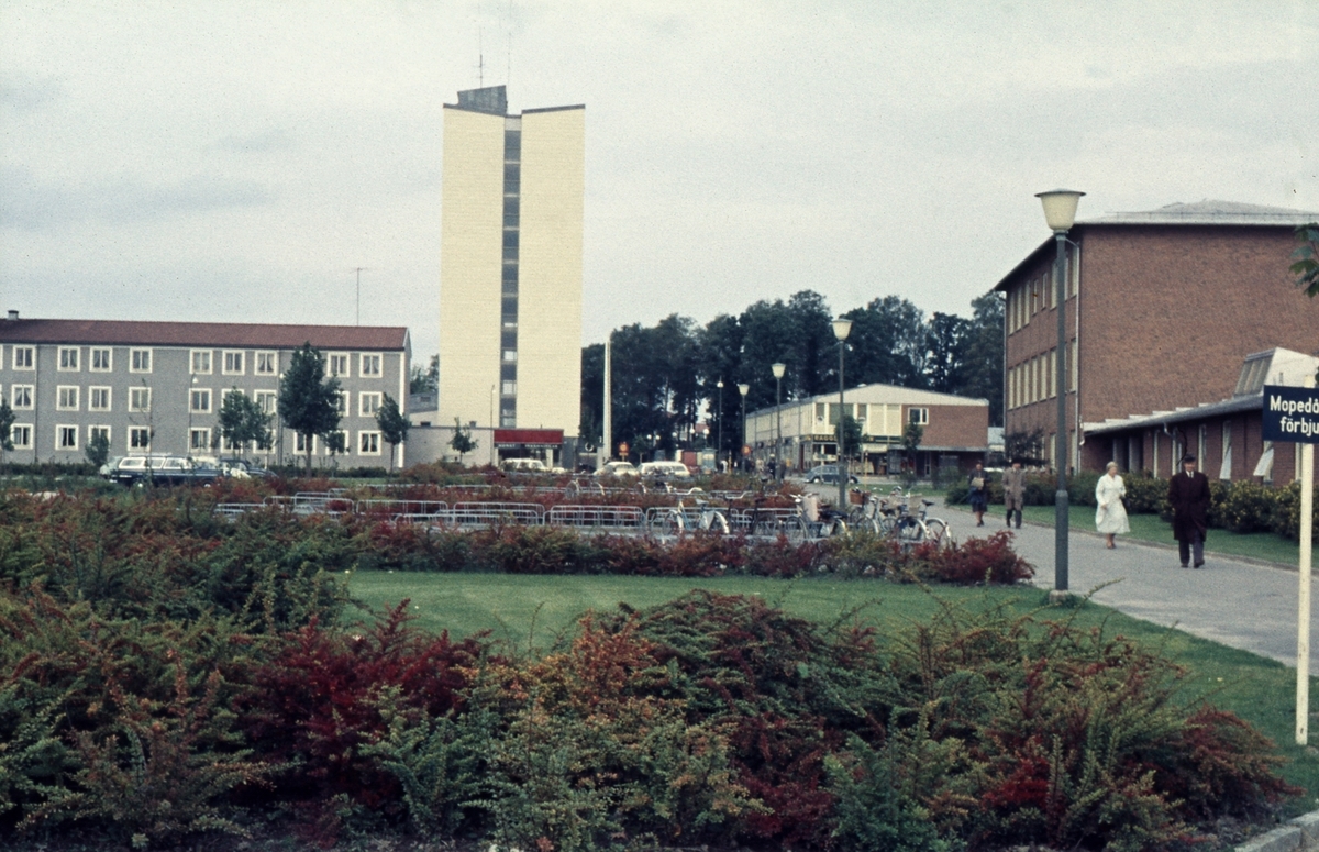 Skolbyggnad. År 1962 hette den Mikaelskolan, innan dess Holmens skola ...