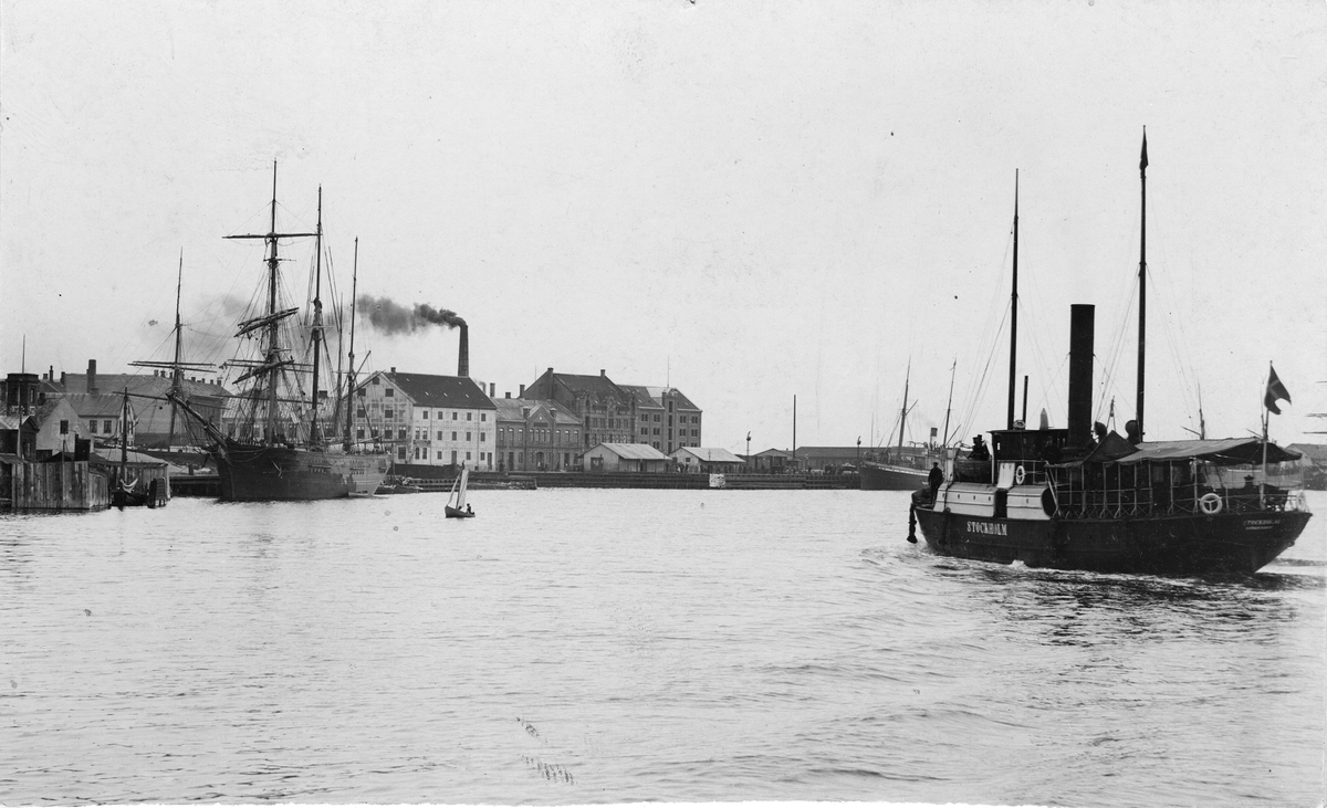 Nya hamnen i Landskrona 1901.Ångbåten "Stockholm" i förgrunden. Bild ...
